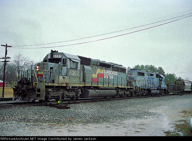 R667 CSX 8207